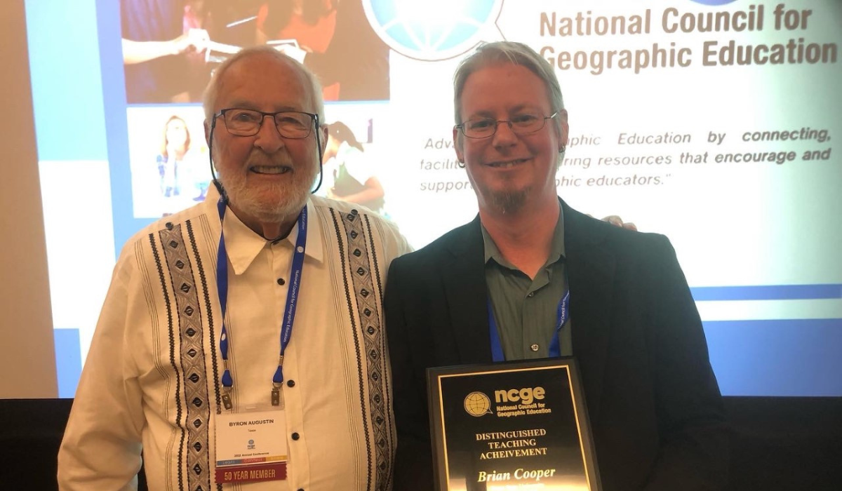 Brian Cooper wins national Distinguished Teacher Award : Newsroom ...