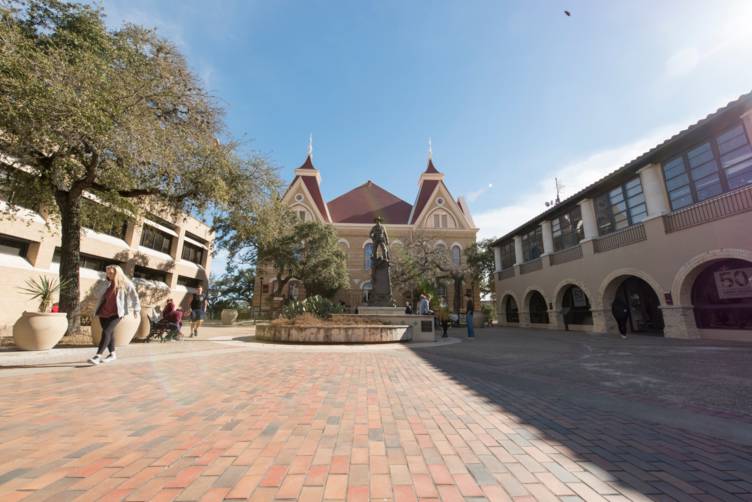 B.S. in Journalism : School of Journalism and Mass Communication ...